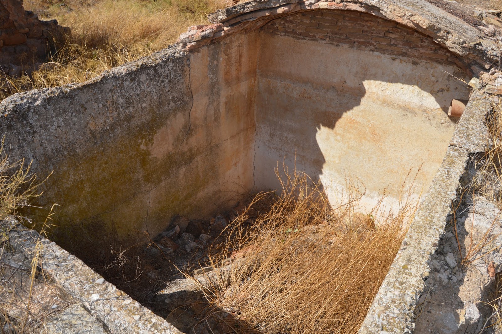 eshijar : DE TRES EN TRES : Unas imagenes del aljibe del convento de HIjar.