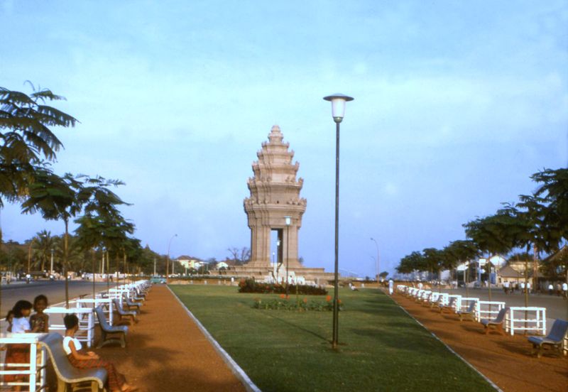 PHNOM PENH: Independence Monument