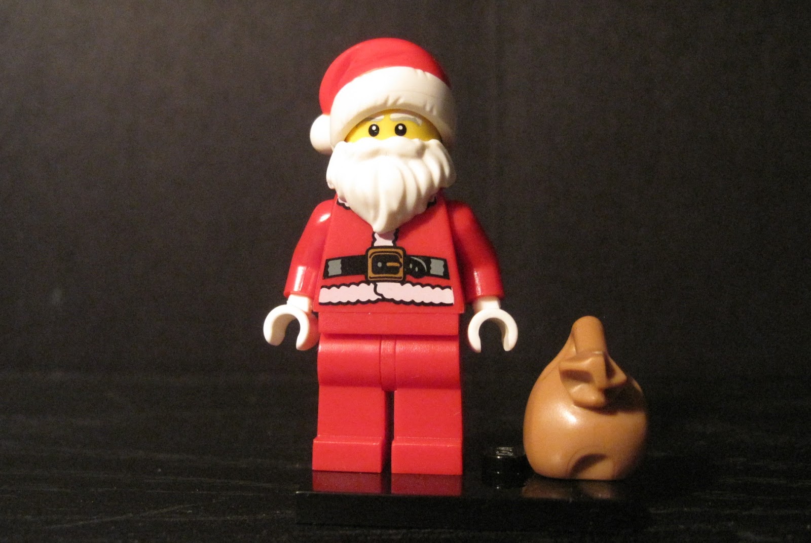 Toy Review: Lego Santa (Lego Minifigures Series 8)