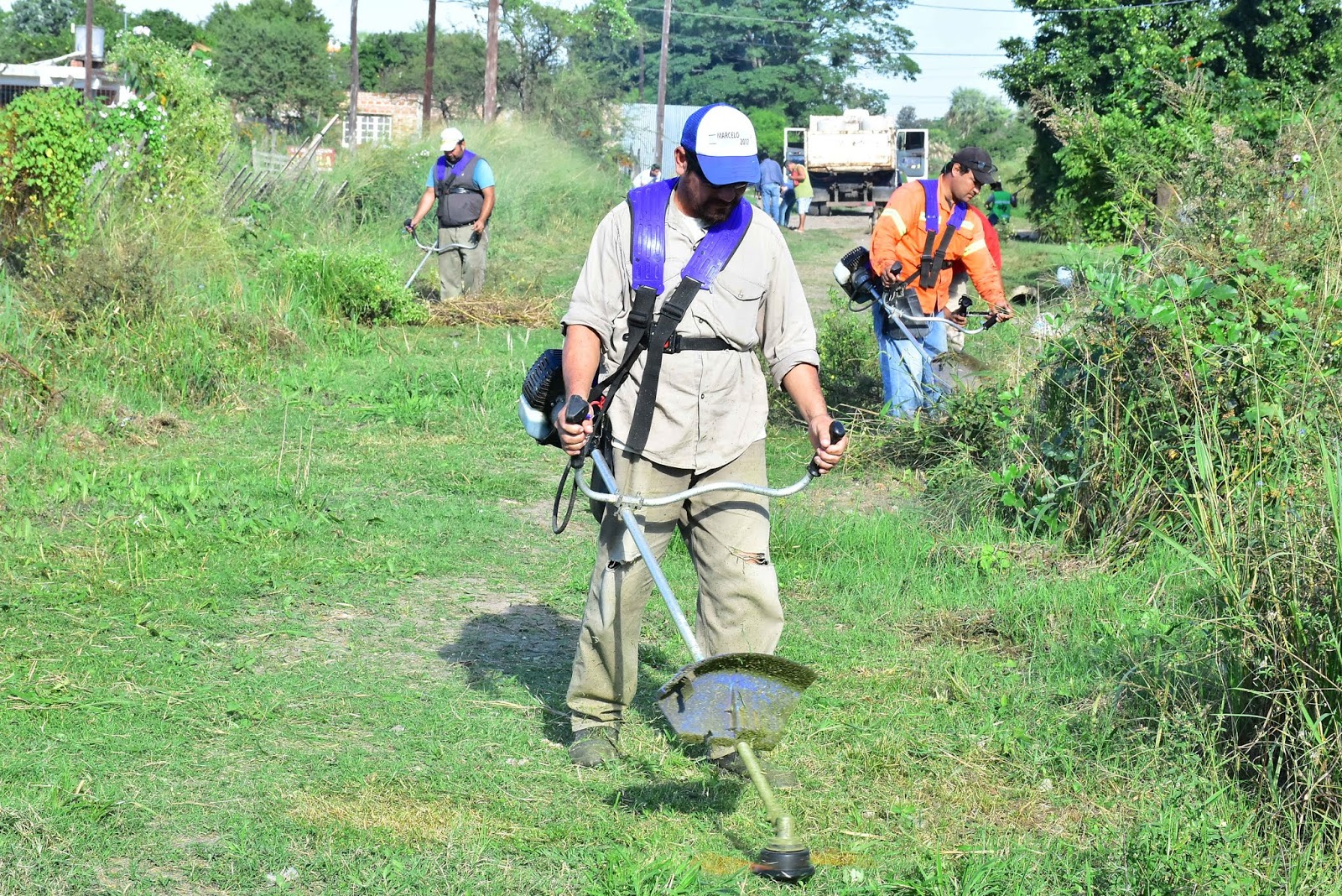 Continúan los trabajos de desmalezado y acondicionamiento de espacios ...