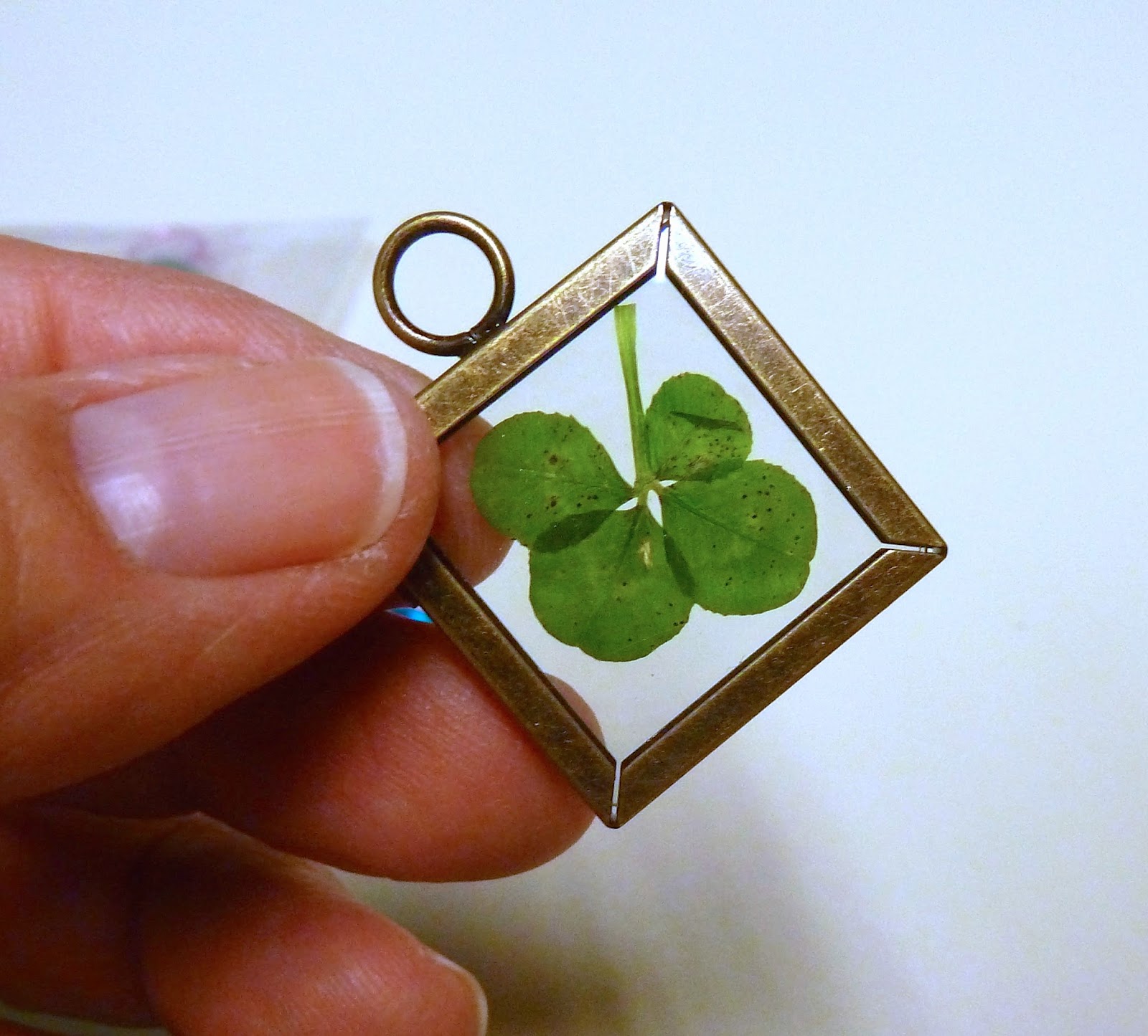 Make it easy crafts: Pressed four leaf clover key ring