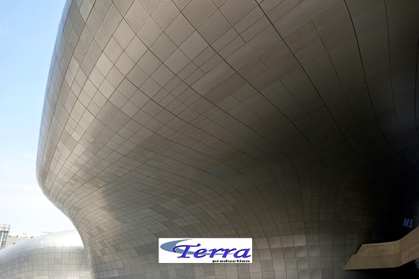 DDP (Dream, Design, Play) in Seoul / 동대문디자인플라자(Dongdaemun Design Plaza ...