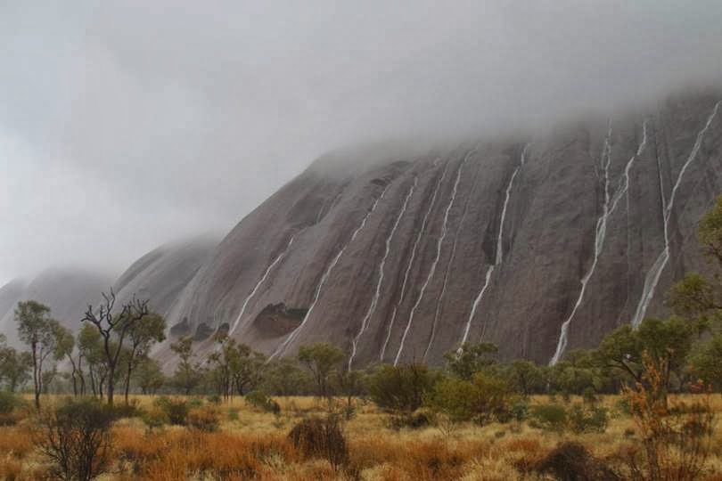Uluru Waterfalls: Ayers Rock Fall