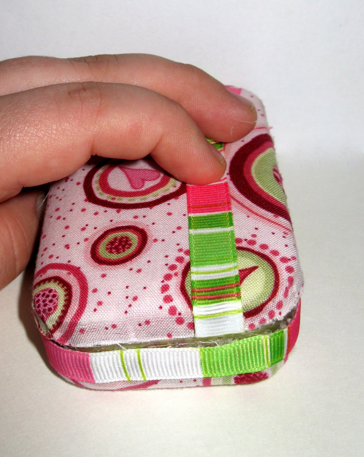 Miss Repurpose: Repurpose: Altoid Tin into Sewing Box