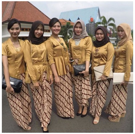 15 Model Kebaya Muslim Modern Nuansa Polos untuk Segala Event Kegiatan ...