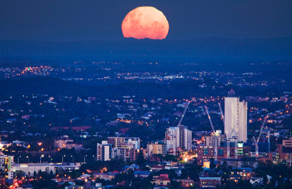PictoVista: Beautiful Supermoon Photos In 50 Different Places Around ...