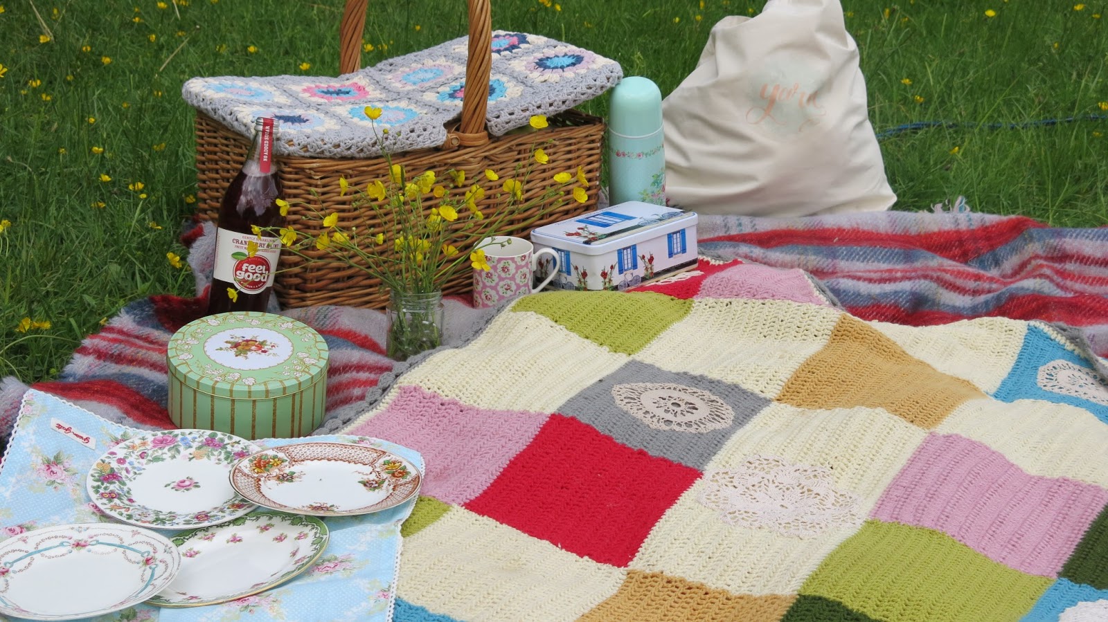 Cosmos and Cotton: Sunburst Granny Square Picnic