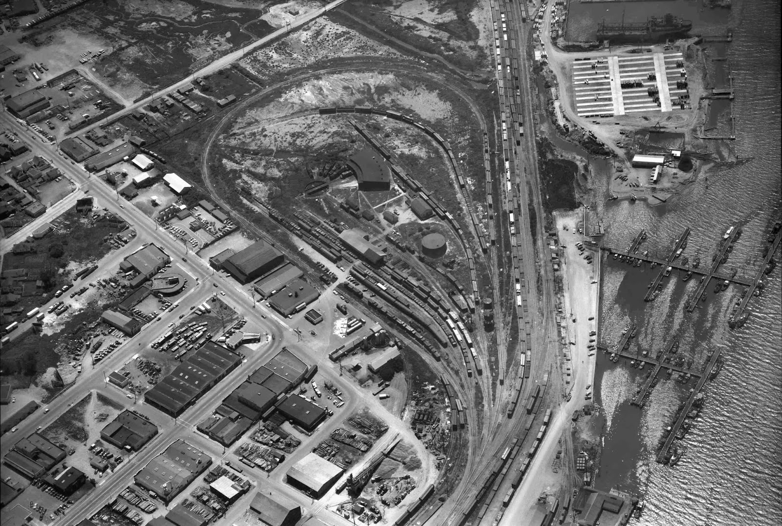 GLS MAPS: Black and White Aerial Photography