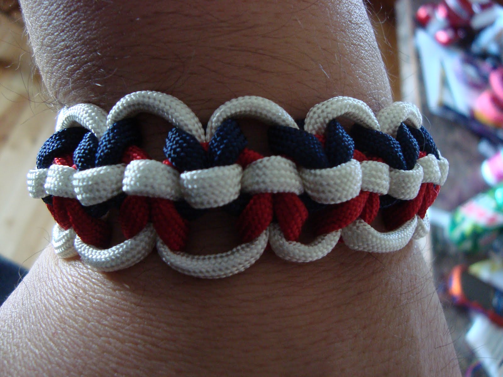 i-knot: Red, white, & blue four strand alternating square knot