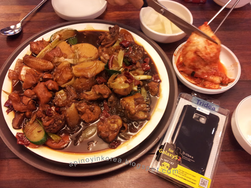 A Pinoy in Korea: Today In Myeong-dong: Hot, Spicy Chicken On A Cold Day!