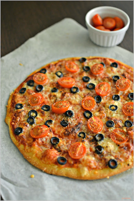 Sweet my Kitchen: Pizza de tomate e azeitonas