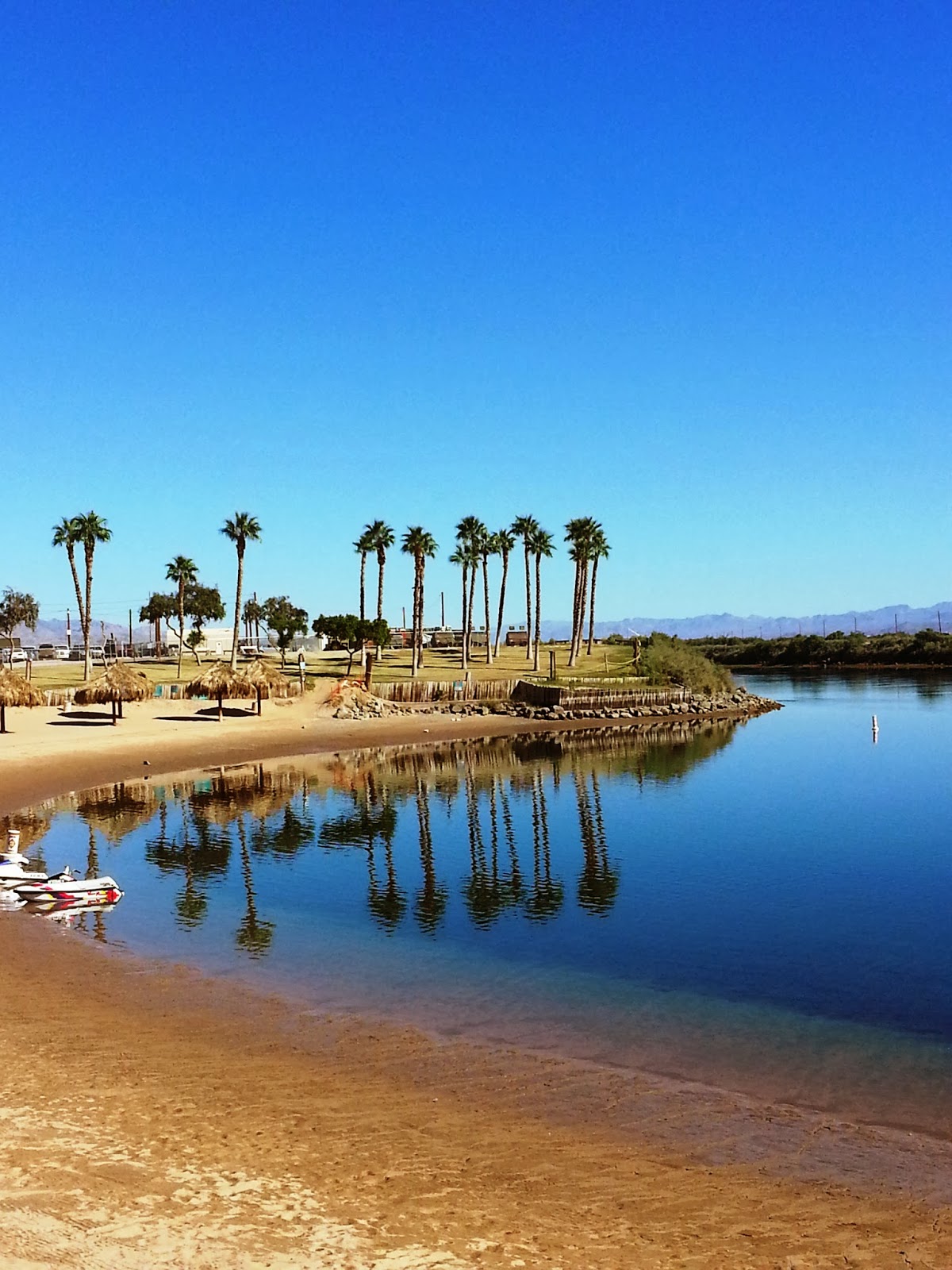 Laughlin Buzz: Deserted Beach, Laughlin Style