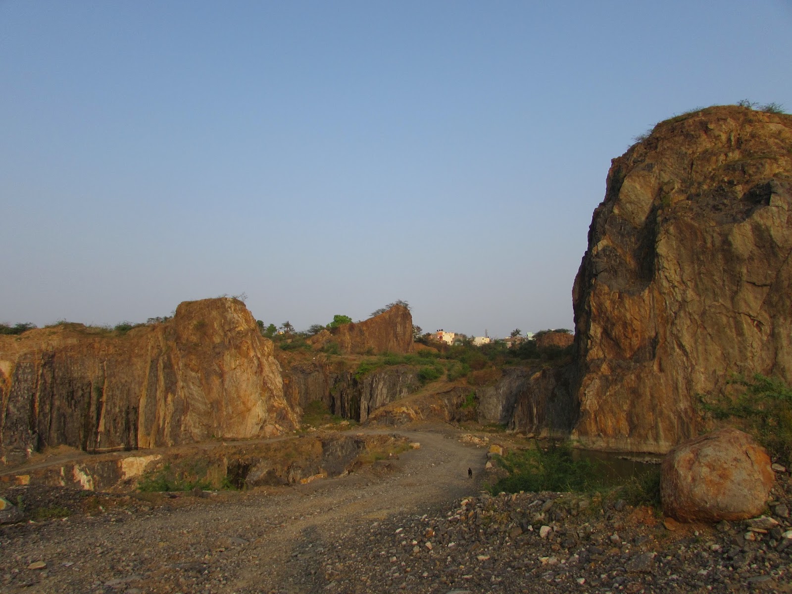 வழிப்போக்கன்!: கல்குவாரி திரிசூலம் - Gravel Quarry Tirusulam