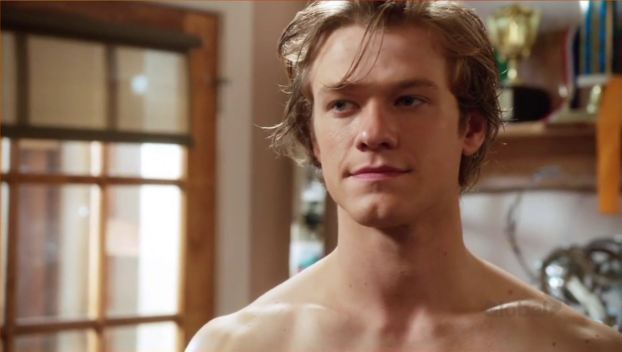 Alexis_Superfan's Shirtless Male Celebs: Lucas Till shirtless in MacGyver, Season 3, Ep 15 Caps ...
