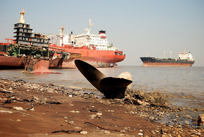 Alang shipyards ~ Pelings