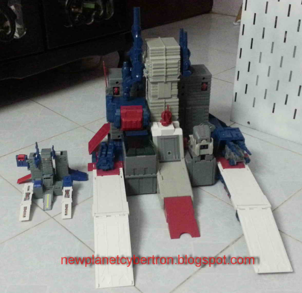 New Planet Cybertron: Transformers Review: Fortress Maximus (Encore Titan)