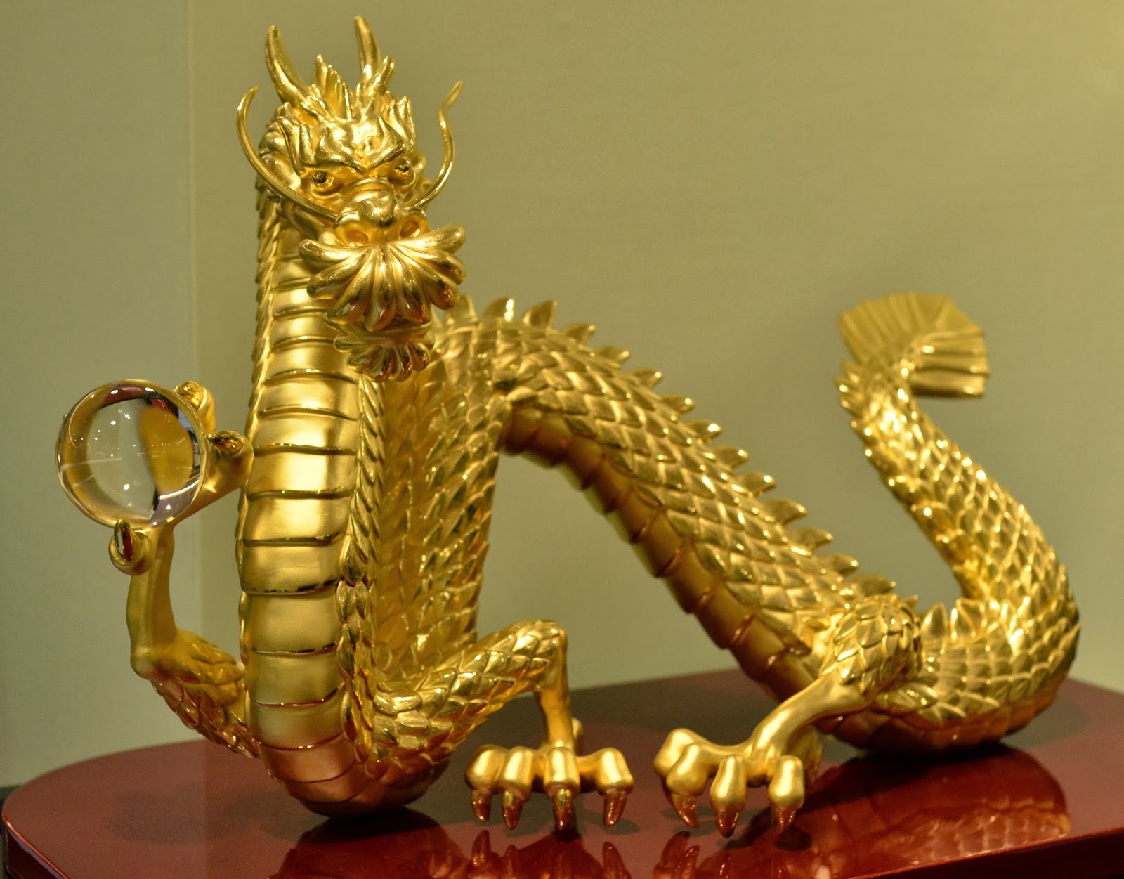 Pure Gold made products at Tokyo's "Gold Expo" exhibition - Images ...