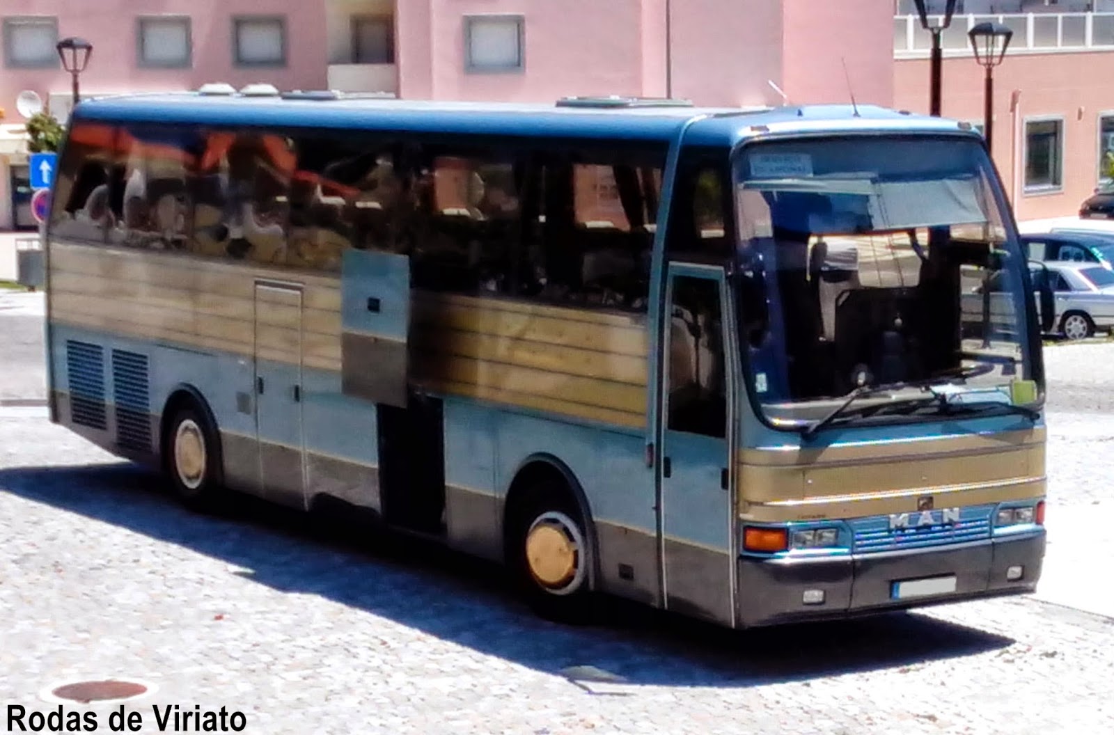 Autocarro Salvador Caetano Delta com chassis MAN