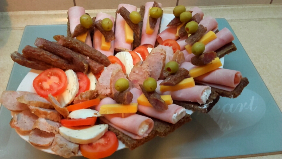 "razem pracują - osobno gotują": Półmisek wędlin na każdą okazję