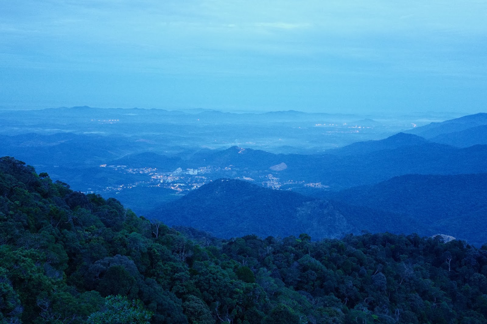JE TunNel: Trail up BUKIT KUTU with Friends!