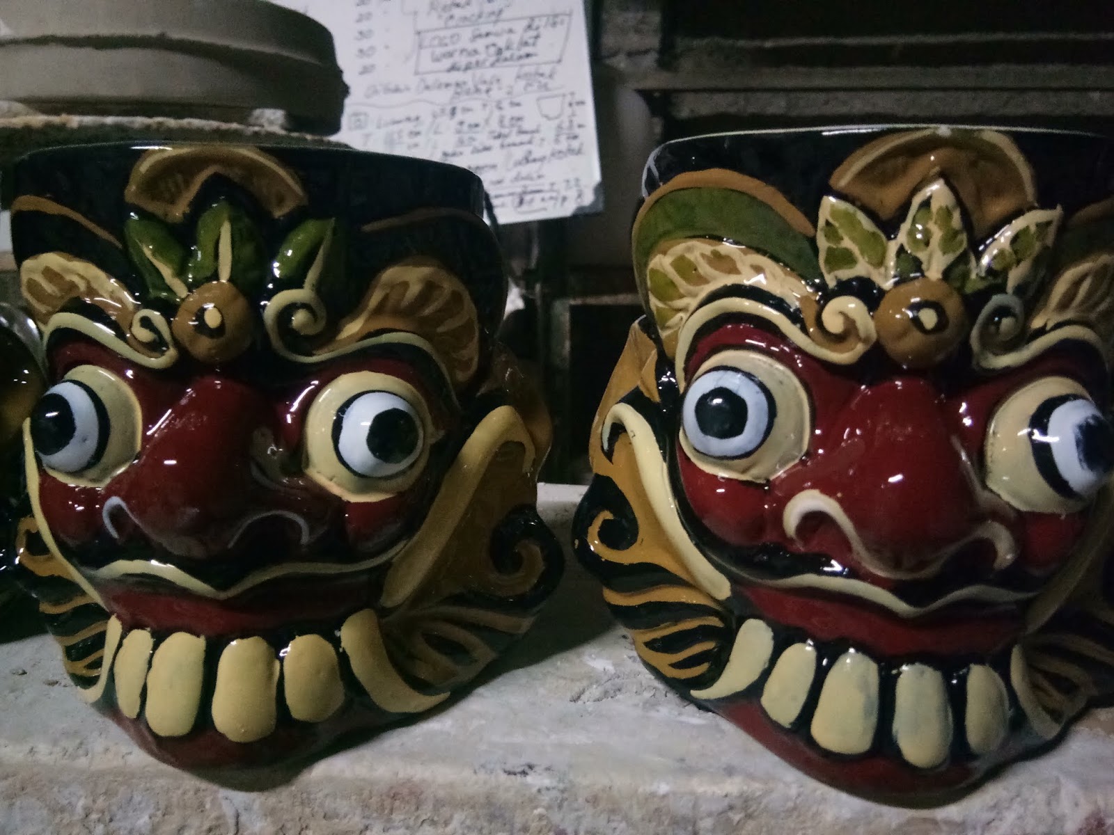 Mug handmade dan karakter - KERAMIK GLASIR PLERED "Plered pottery"