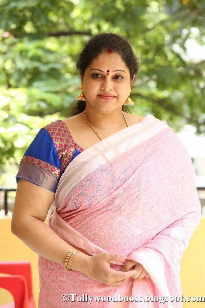 Telugu Actress Raasi Stills In Pink Saree At Movie Interview ...
