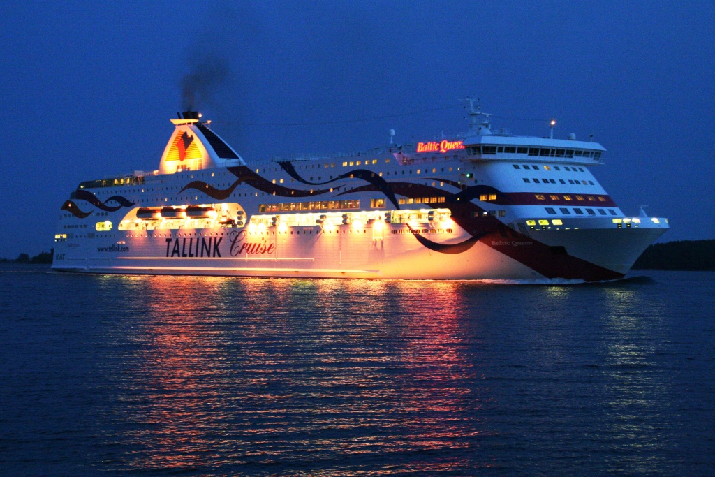 kships: Baltic Queen in Mariehamn, 25 June 2012