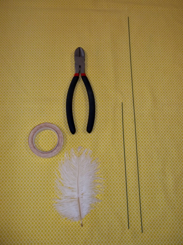 CLB CeLeBrations!: DIY- Feather Centerpieces