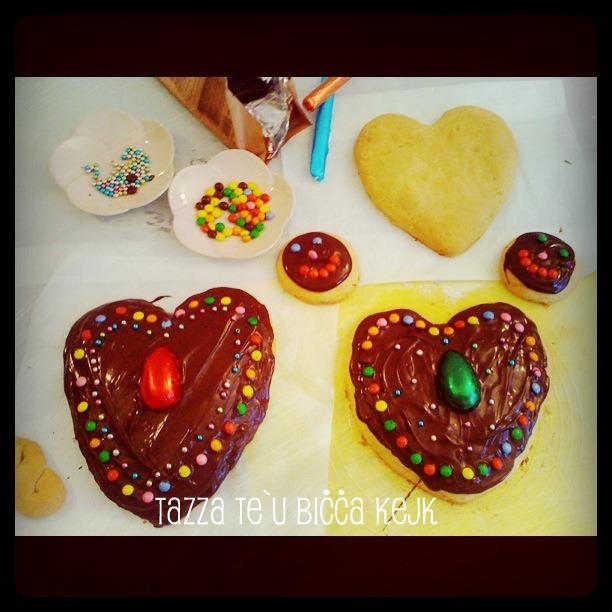 tazza te`u biċċa kejk: My Figolla-Making Experience