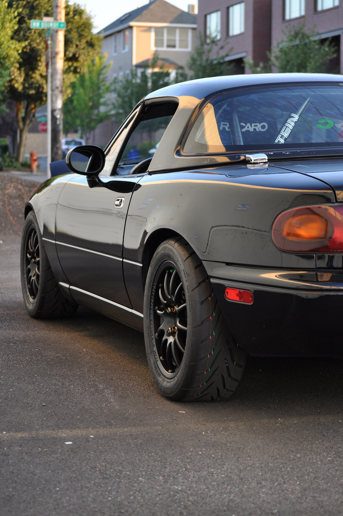 Maverik Corner MX5: Ideal not extreme track Miata