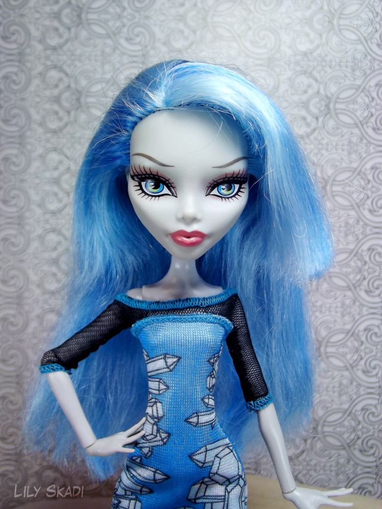 Genwaku: Introducing Ghoulia Yelps · Presentando a Ghoulia Yelps