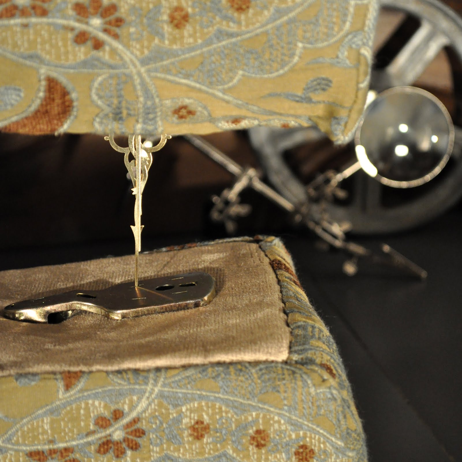 abbydid: Steampunk Challenge - the Steam-powered Sewing Machine