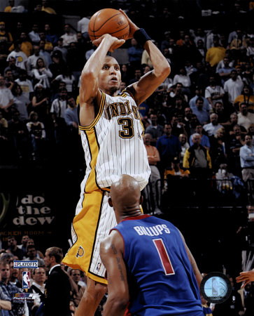NBA Legend vs. NBA Legend: Is that a bird ? nope its Miller.