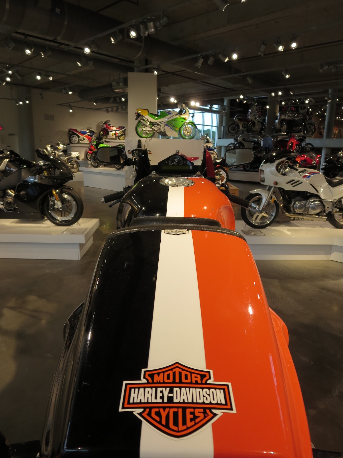 OddBike: Harley-Davidson VR1000 - God's Own Voice