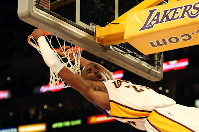 The Flex: Kobe turns back the clock with a monstrous dunk