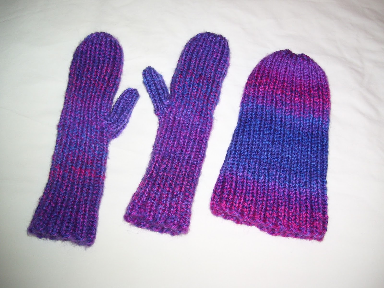 Marilynn'sGardenKnitDesign: Wintery Mittens and Hat