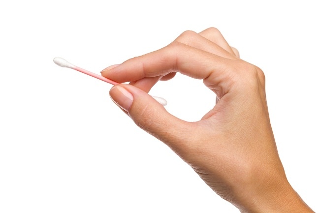 Membersihkan Kotoran Telinga Dengan Aman