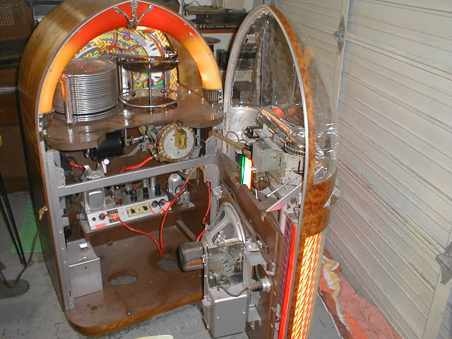 Coin-Operated Phonograph Explained: How The Jukebox Works | Gadget ...