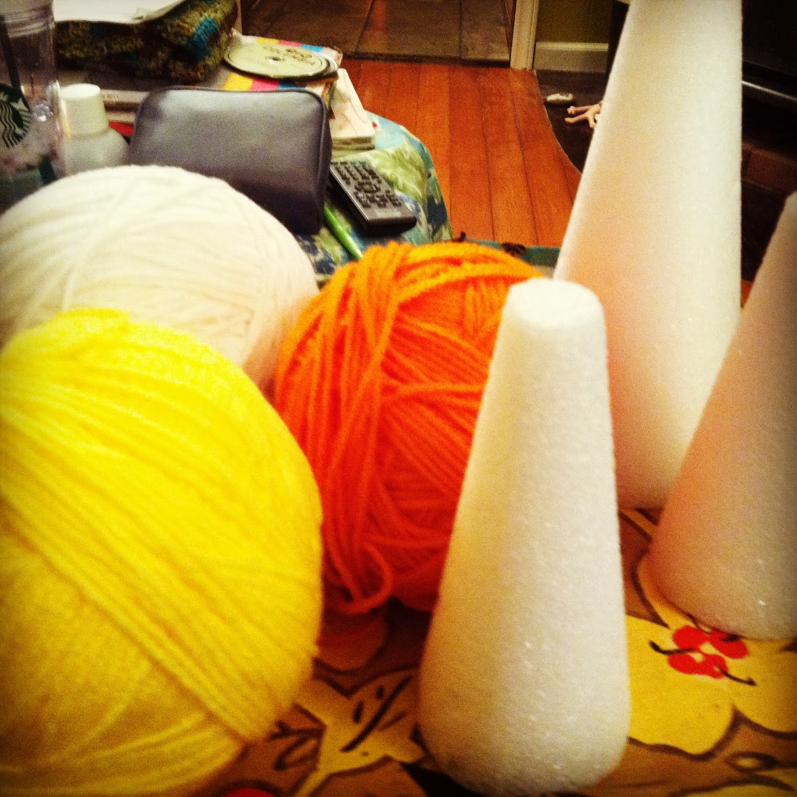 Hoot-N-Annie: Candy Corn Yarn Trees DIY