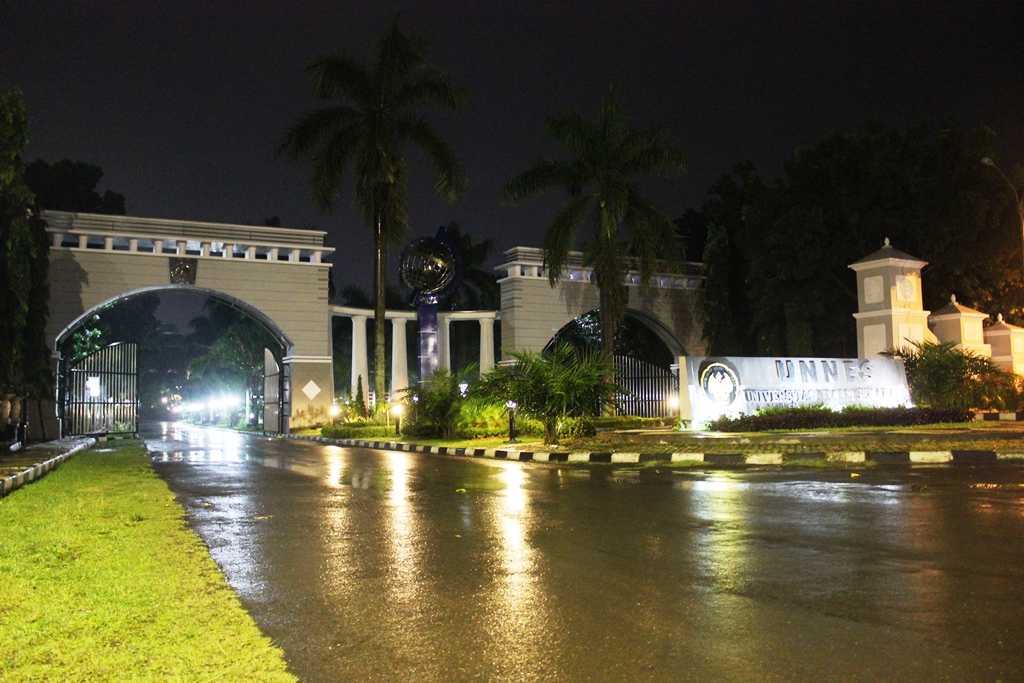 Gerbang Utama Unnes ~ Unnes Daily Photo
