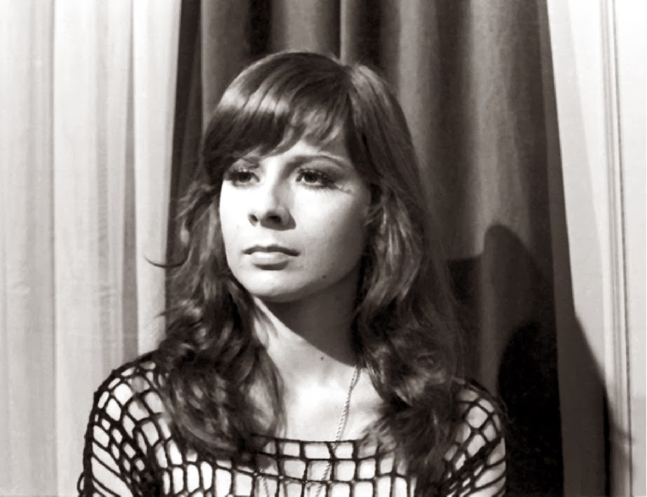 Astros em Revista: DÉBORA DUARTE UMA VIDA DIANTE DAS CÂMERAS