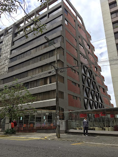 ARQUITECTURA MODERNA EN ECUADOR: EDIFICIO ATRIUM