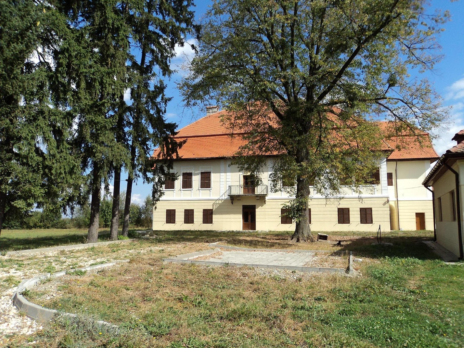 Castelul Brancovenesc - in curs de renovare. S a speram ca in viitor ...