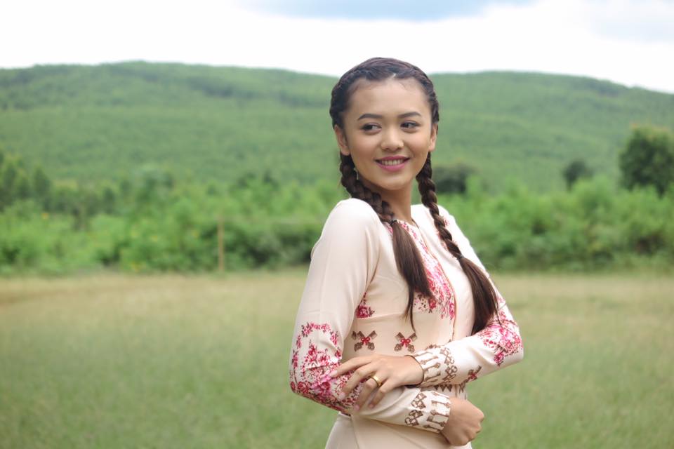 Shwe Mhone Yati In Myanmar Fashion Outfit