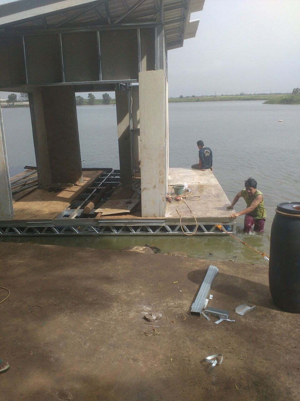 Membuat Rumah PreFab: Floating Cottage / Rumah Apung