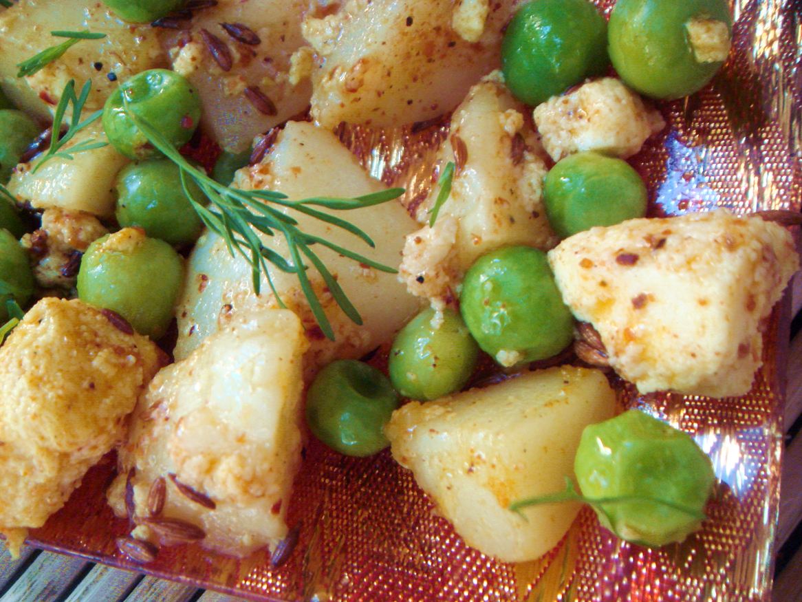 Seduce Your Tastebuds...: Aloo Paneer Chaat | Potato Cottage Cheese Chaat