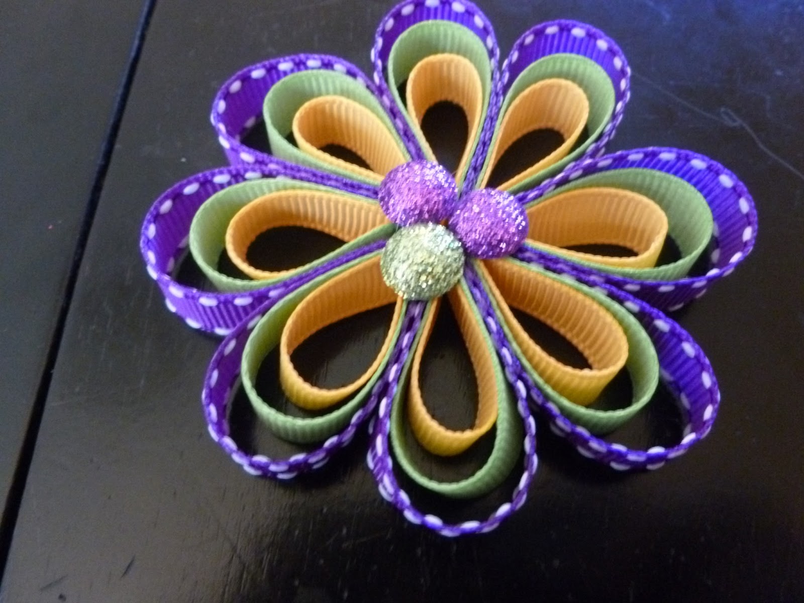 KrapflGirl: Creations from a Work-At-Home Mom: HOW TO: Loopy Flowers