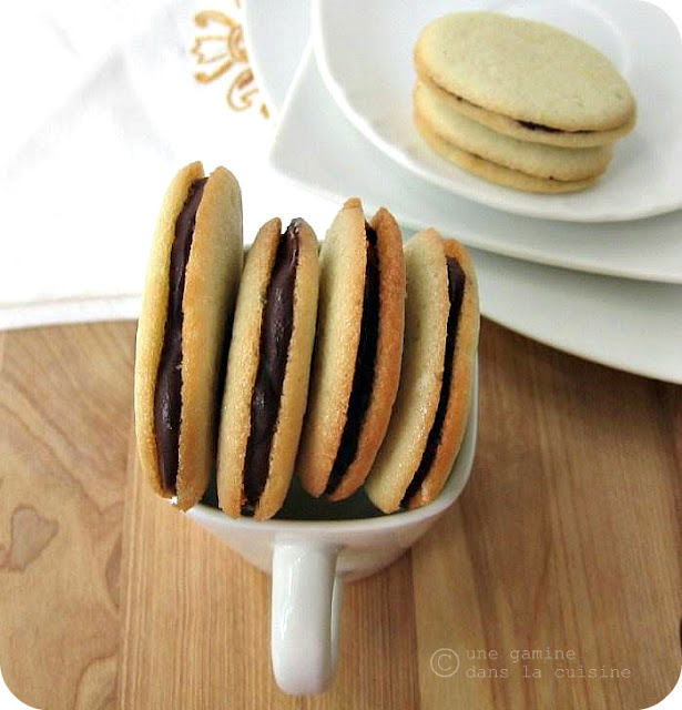 une gamine dans la cuisine: Lemon Milan Cookies