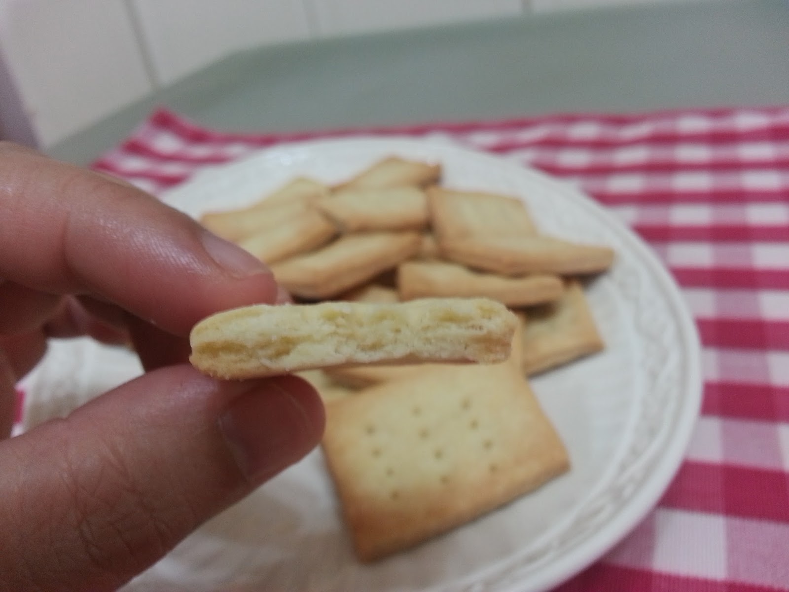 Life is colorful: Biskut Krim Kracker Homemade (uli guna tangan!)