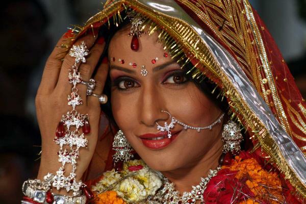 Pakhi Hegde HD Wallpaper, Image Gallery, Beautiful Photo, Hot Pics and ...